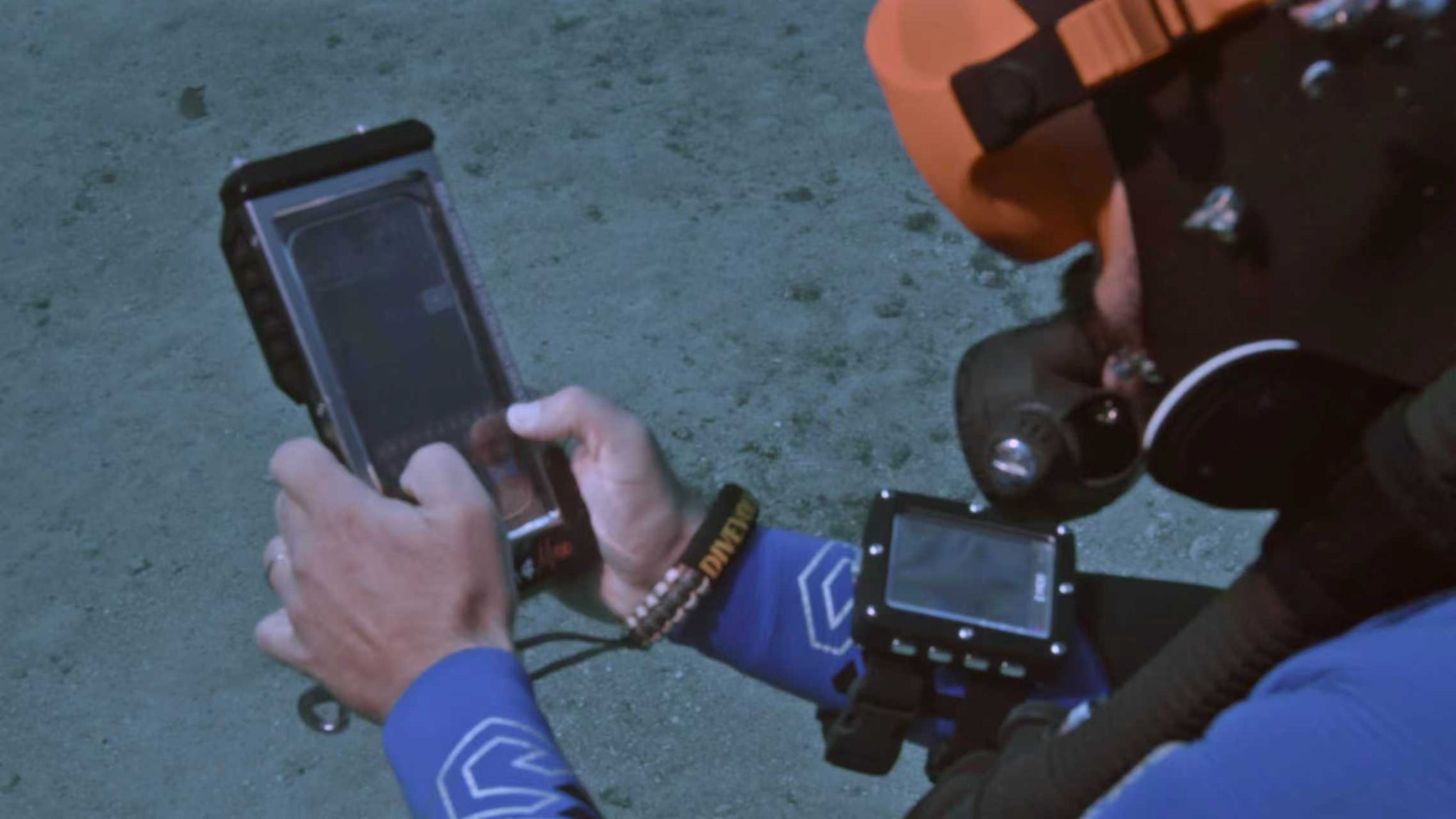 How to Type Underwater: DIVEVOLK & Top Communication Apps